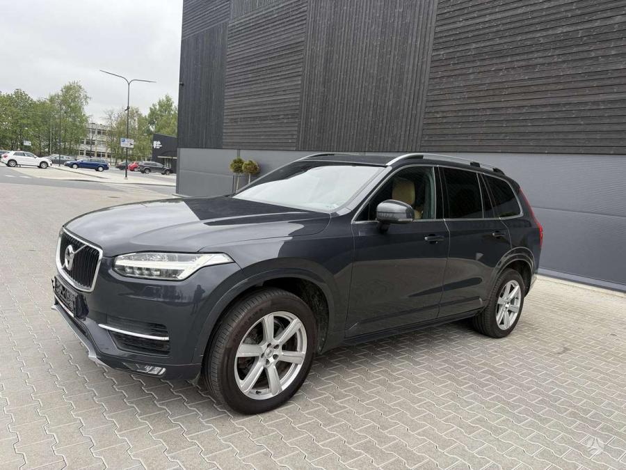 Grey Volvo XC90 2018 in Siauliai, with an engine capacity of 1.97 L and mileage of 230 thousand km for 17900 €, photo 4 on AUTOMOTO.COM.LV