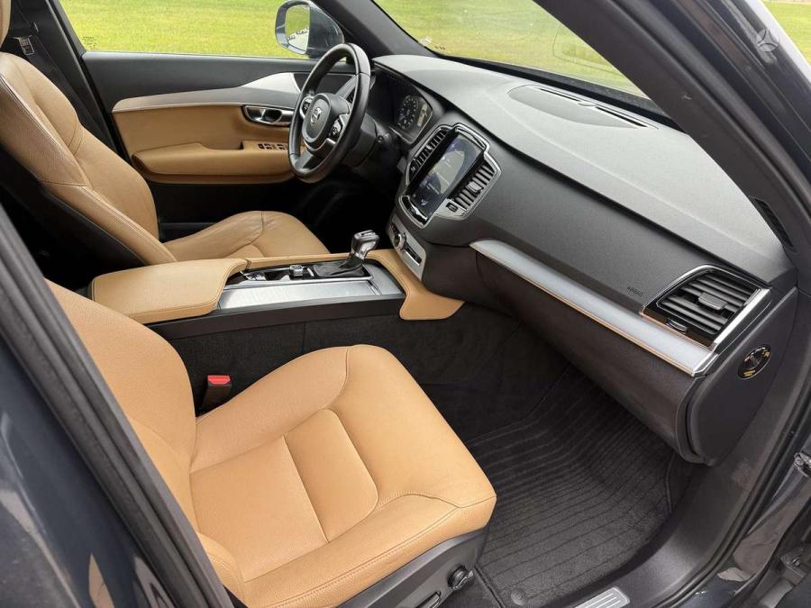 Grey Volvo XC90 2018 in Siauliai, with an engine capacity of 1.97 L and mileage of 230 thousand km for 17900 €, photo 10 on AUTOMOTO.COM.LV