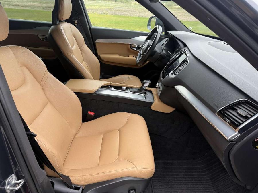 Grey Volvo XC90 2018 in Siauliai, with an engine capacity of 1.97 L and mileage of 230 thousand km for 17900 €, photo 11 on AUTOMOTO.COM.LV