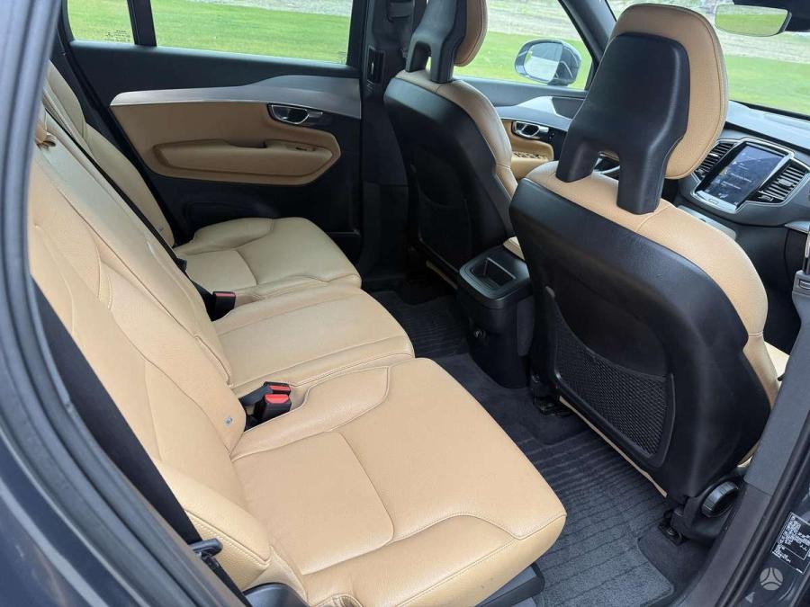 Grey Volvo XC90 2018 in Siauliai, with an engine capacity of 1.97 L and mileage of 230 thousand km for 17900 €, photo 18 on AUTOMOTO.COM.LV