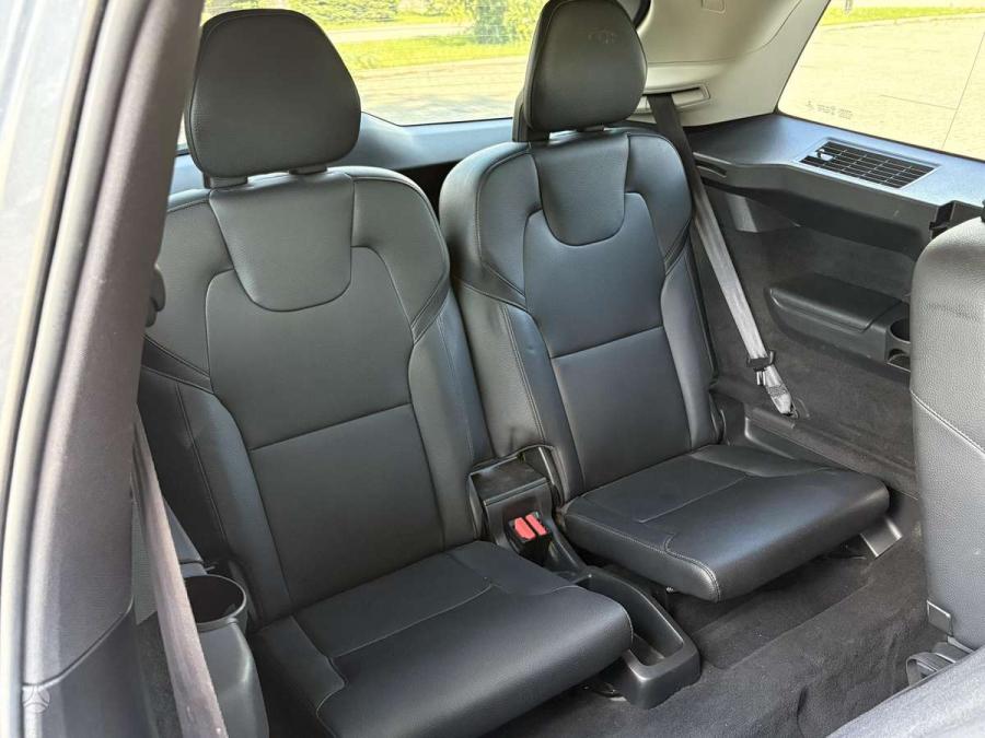 Pelēks Volvo XC90 2018 Kauņa, ar dzinēja tilpumu 1.97 L un nobraukumu 298 tūkst. km par 17200 €, foto 24 vietnē AUTOMOTO.COM.LV
