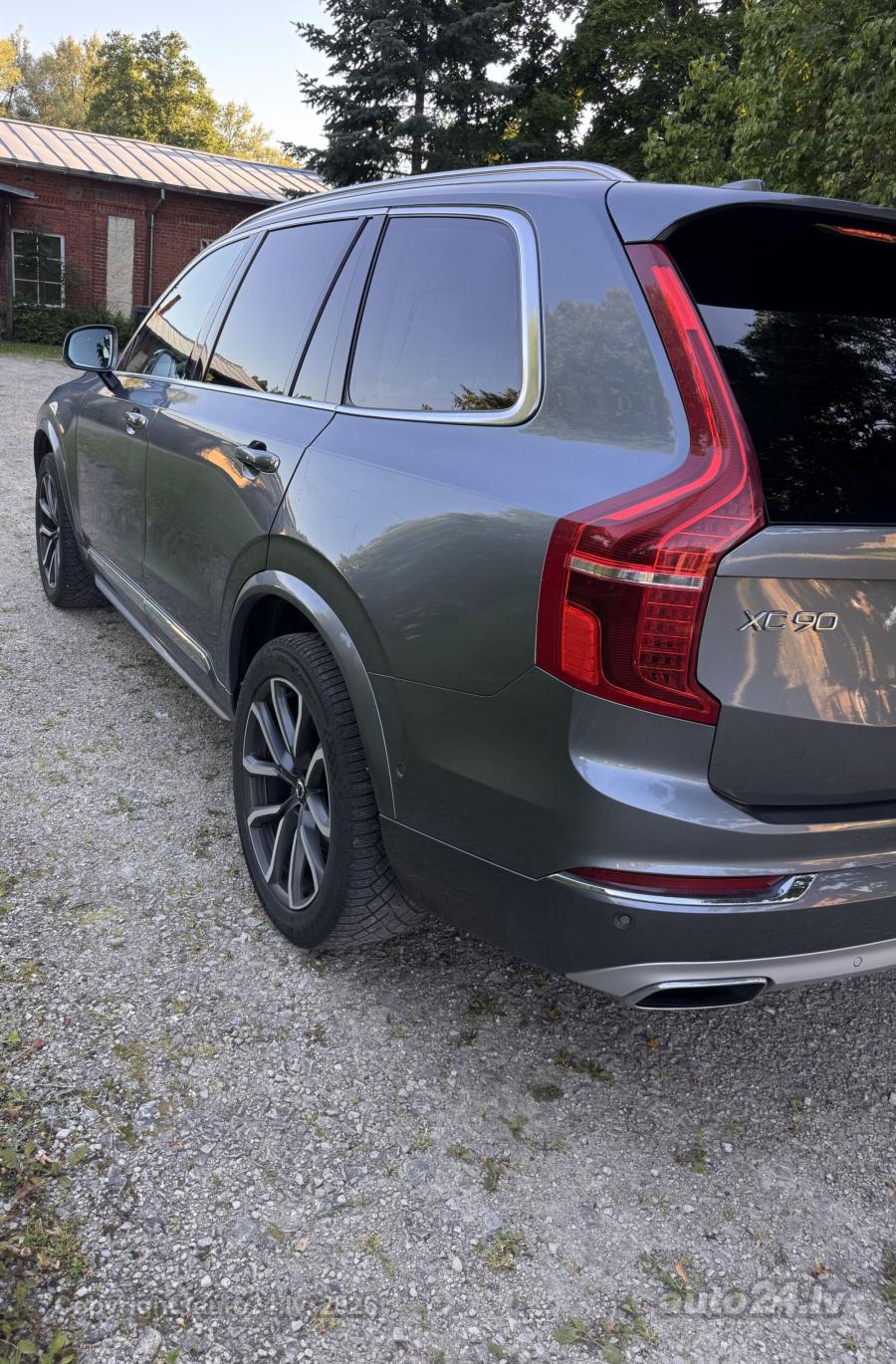 Grey Volvo XC90 2018 in Tallinn, with an engine capacity of 2.00 L and mileage of 199 thousand km for 28500 €, photo 4 on AUTOMOTO.COM.LV