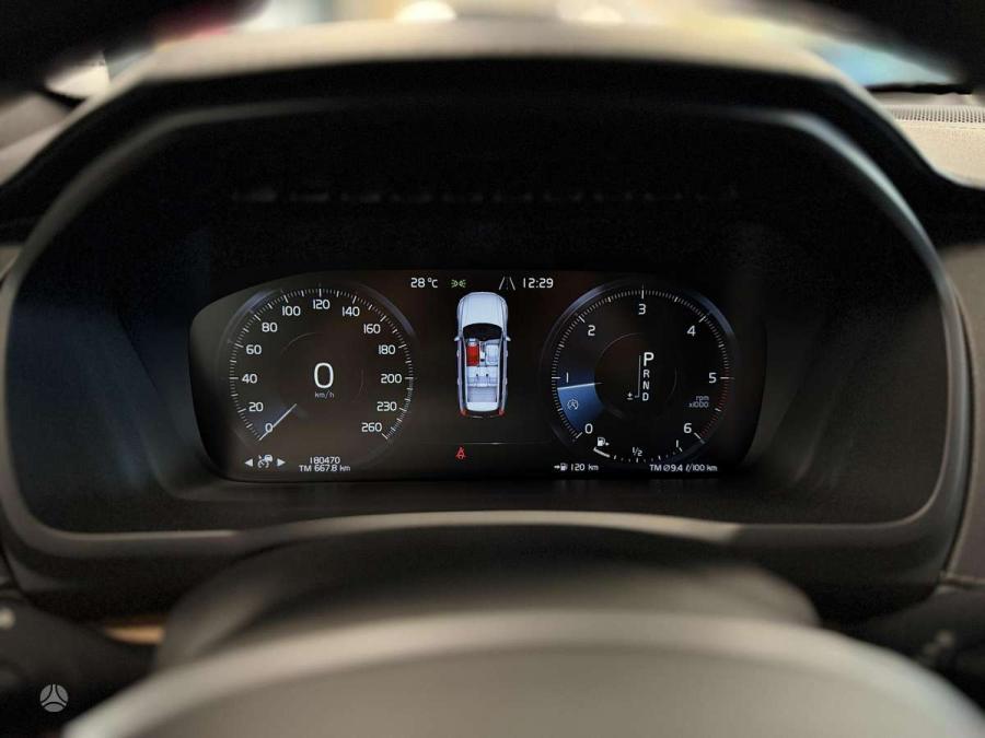 Pelēks Volvo XC90 2018 Klaipėda, ar dzinēja tilpumu 1.97 L un nobraukumu 180 tūkst. km par 28750 €, foto 16 vietnē AUTOMOTO.COM.LV