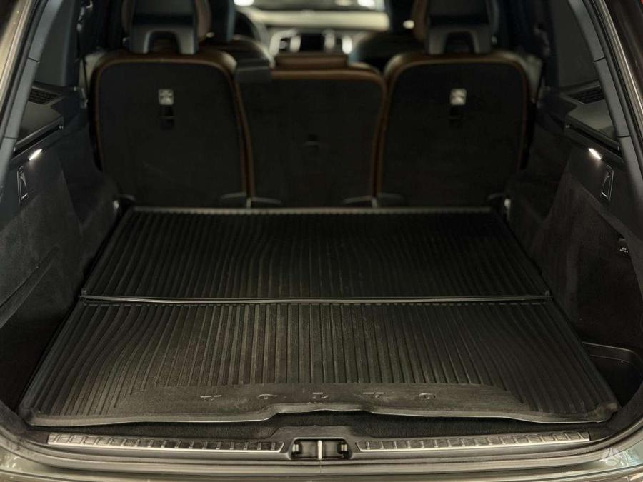 Pelēks Volvo XC90 2018 Klaipėda, ar dzinēja tilpumu 1.97 L un nobraukumu 180 tūkst. km par 28750 €, foto 30 vietnē AUTOMOTO.COM.LV