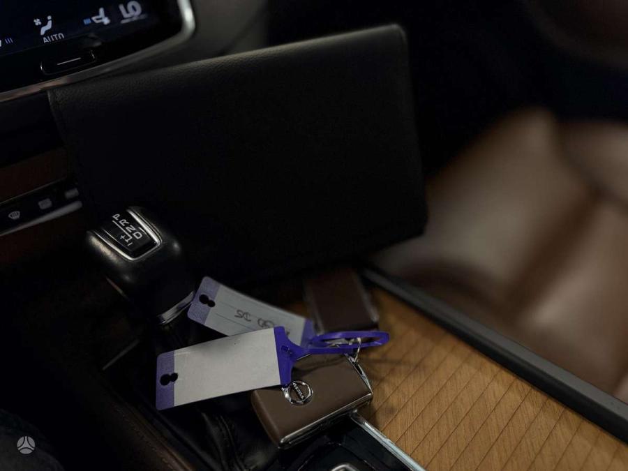 Pelēks Volvo XC90 2018 Klaipėda, ar dzinēja tilpumu 1.97 L un nobraukumu 180 tūkst. km par 28750 €, foto 42 vietnē AUTOMOTO.COM.LV