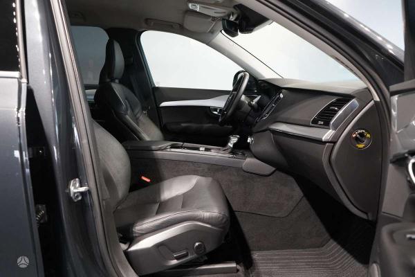 Grey Volvo XC90 2018 in Vilnius, with an engine capacity of 1.97 L and mileage of 225 thousand km for 23900 €, photo 10 on AUTOMOTO.COM.LV