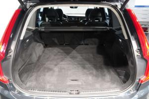Grey Volvo XC90 2018 in Vilnius, with an engine capacity of 1.97 L and mileage of 225 thousand km for 23900 €, photo 14 on AUTOMOTO.COM.LV
