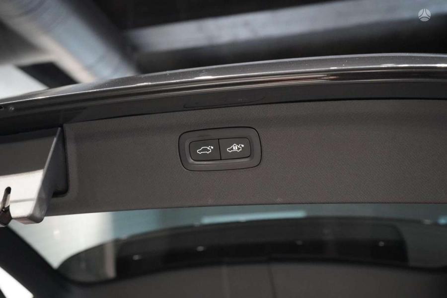 Grey Volvo XC90 2018 in Vilnius, with an engine capacity of 1.97 L and mileage of 225 thousand km for 23900 €, photo 15 on AUTOMOTO.COM.LV