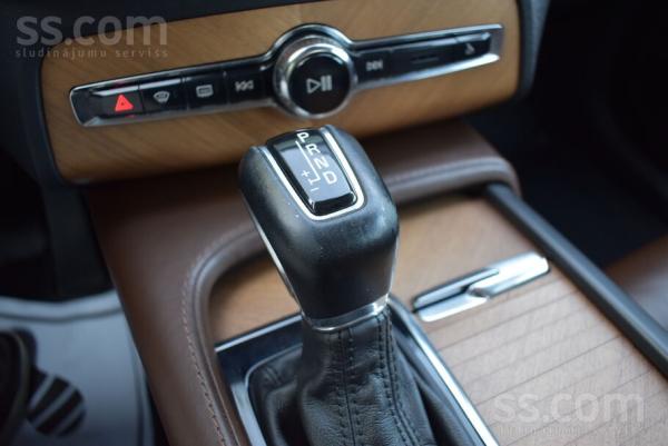 Pelēks Volvo XC90 2018 Kuldīga, ar dzinēja tilpumu 2.00 L un nobraukumu 0 tūkst. km par 29990 €, foto 10 vietnē AUTOMOTO.COM.LV