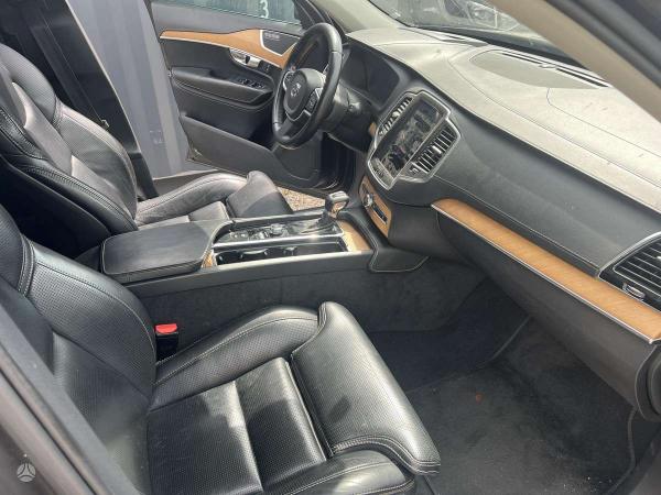 Grey Volvo XC90 2018 in Taurage, with an engine capacity of 1.97 L and mileage of 192 thousand km for 14900 €, photo 8 on AUTOMOTO.COM.LV