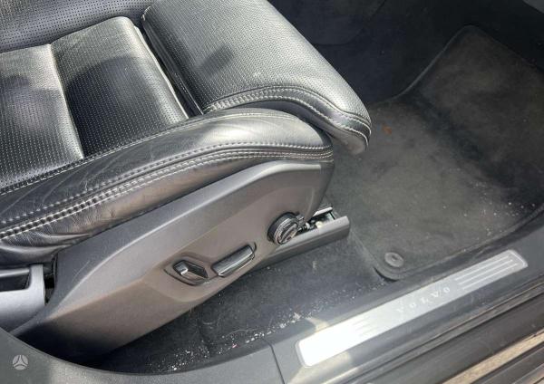 Grey Volvo XC90 2018 in Taurage, with an engine capacity of 1.97 L and mileage of 192 thousand km for 14900 €, photo 9 on AUTOMOTO.COM.LV