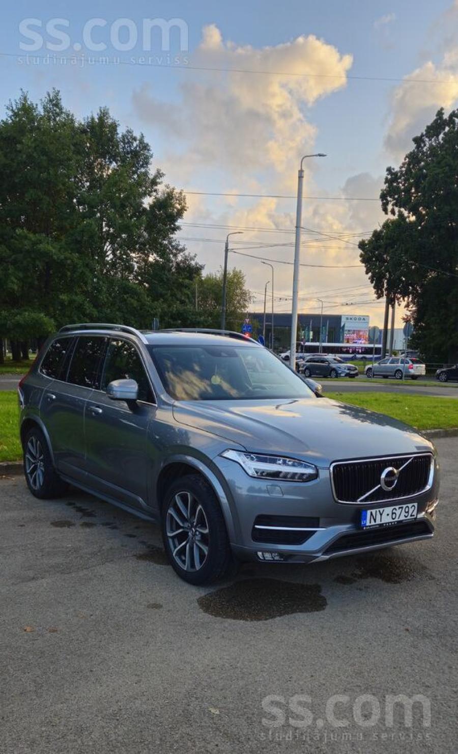 Grey Volvo XC90 2018 in Riga, with an engine capacity of 2.00 L and mileage of 132 thousand km for 27750 €, photo 3 on AUTOMOTO.COM.LV
