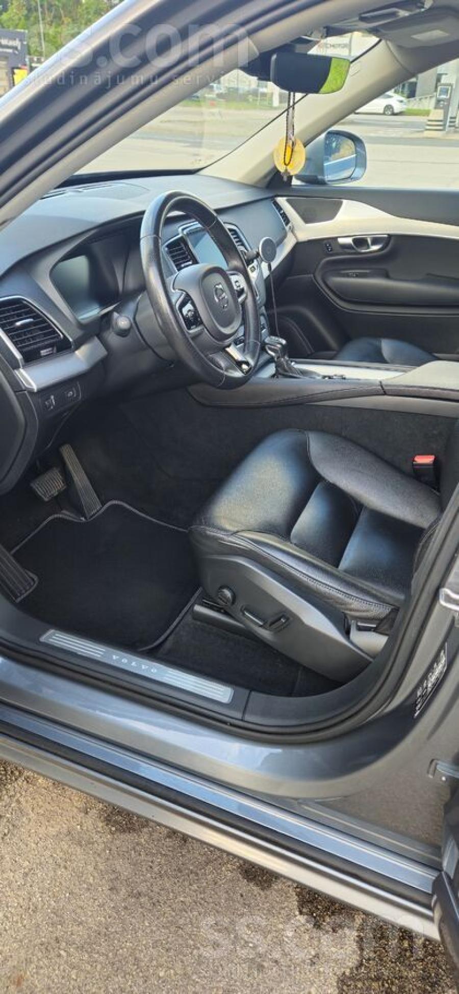 Grey Volvo XC90 2018 in Riga, with an engine capacity of 2.00 L and mileage of 132 thousand km for 27750 €, photo 6 on AUTOMOTO.COM.LV