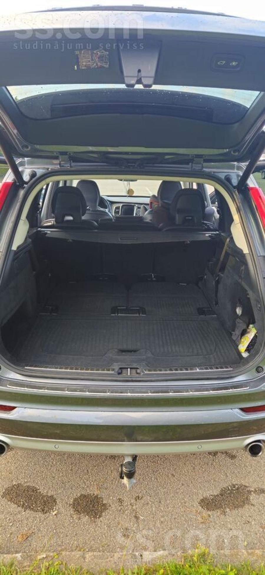 Grey Volvo XC90 2018 in Riga, with an engine capacity of 2.00 L and mileage of 132 thousand km for 27750 €, photo 12 on AUTOMOTO.COM.LV