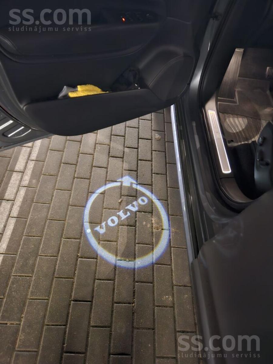 Grey Volvo XC90 2018 in Riga, with an engine capacity of 2.00 L and mileage of 132 thousand km for 27750 €, photo 16 on AUTOMOTO.COM.LV