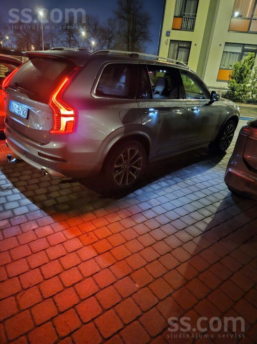 Grey Volvo XC90 2018 in Riga, with an engine capacity of 2.00 L and mileage of 132 thousand km for 27750 €, photo 17 on AUTOMOTO.COM.LV
