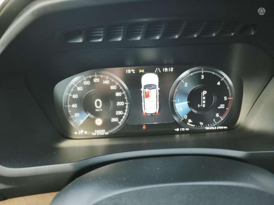 Pelēks Volvo XC90 2018 Šauļi, ar dzinēja tilpumu 2.00 L un nobraukumu 242 tūkst. km par 22800 €, foto 15 vietnē AUTOMOTO.COM.LV