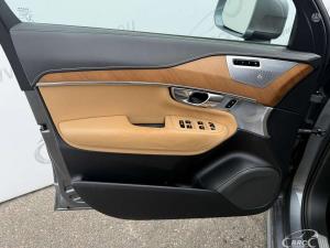 Grey Volvo XC90 2018 in Klaipeda, with an engine capacity of 1.97 L and mileage of 135 thousand km for 22900 €, photo 21 on AUTOMOTO.COM.LV