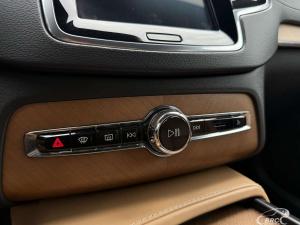 Grey Volvo XC90 2018 in Klaipeda, with an engine capacity of 1.97 L and mileage of 135 thousand km for 22900 €, photo 28 on AUTOMOTO.COM.LV