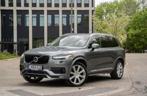 Grey Volvo XC90 2018 in Vilnius, with an engine capacity of 1.97 L and mileage of 146 thousand km for 22000 €, photo  on AUTOMOTO.COM.LV