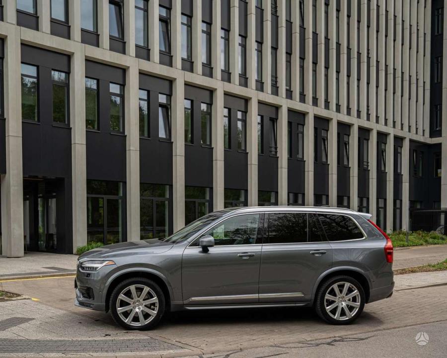 Grey Volvo XC90 2018 in Vilnius, with an engine capacity of 1.97 L and mileage of 146 thousand km for 22000 €, photo 3 on AUTOMOTO.COM.LV