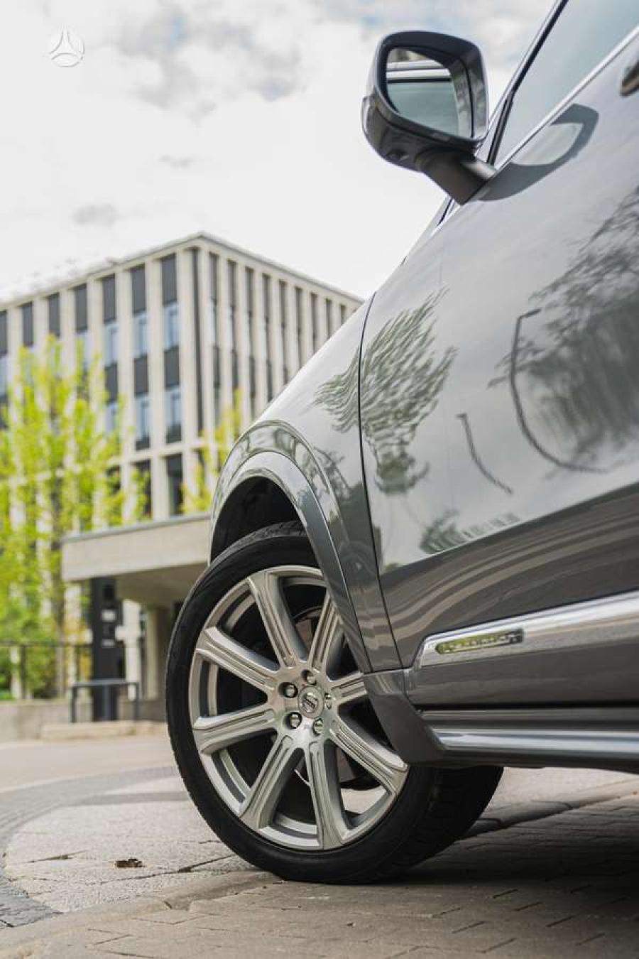 Grey Volvo XC90 2018 in Vilnius, with an engine capacity of 1.97 L and mileage of 146 thousand km for 22000 €, photo 10 on AUTOMOTO.COM.LV