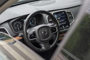 Grey Volvo XC90 2018 in Vilnius, with an engine capacity of 1.97 L and mileage of 146 thousand km for 22000 €, photo 15 on AUTOMOTO.COM.LV