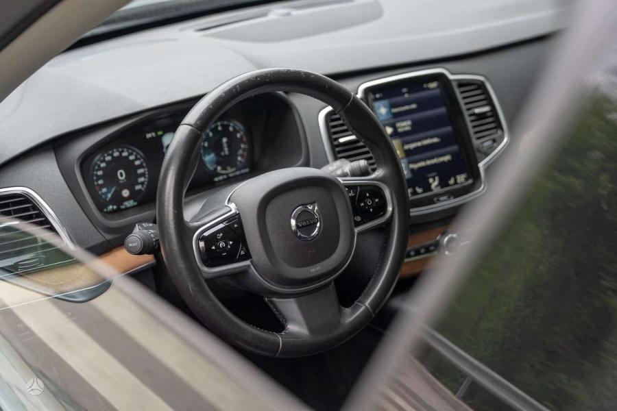 Grey Volvo XC90 2018 in Vilnius, with an engine capacity of 1.97 L and mileage of 146 thousand km for 22000 €, photo 15 on AUTOMOTO.COM.LV