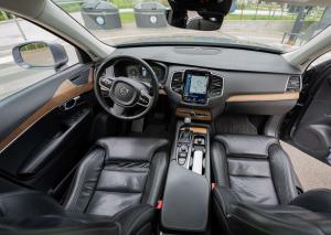 Grey Volvo XC90 2018 in Vilnius, with an engine capacity of 1.97 L and mileage of 146 thousand km for 22000 €, photo 18 on AUTOMOTO.COM.LV