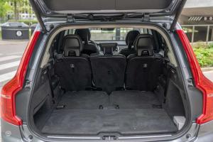 Grey Volvo XC90 2018 in Vilnius, with an engine capacity of 1.97 L and mileage of 146 thousand km for 22000 €, photo 24 on AUTOMOTO.COM.LV