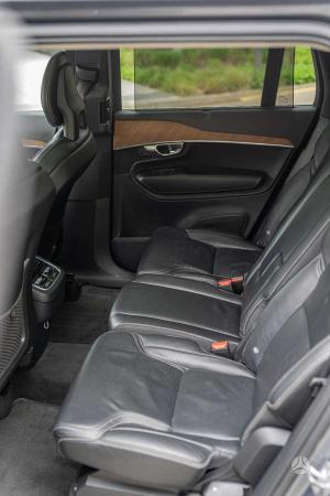 Grey Volvo XC90 2018 in Vilnius, with an engine capacity of 1.97 L and mileage of 146 thousand km for 22000 €, photo 27 on AUTOMOTO.COM.LV