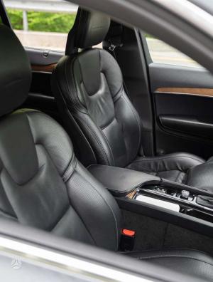 Grey Volvo XC90 2018 in Vilnius, with an engine capacity of 1.97 L and mileage of 146 thousand km for 22000 €, photo 28 on AUTOMOTO.COM.LV