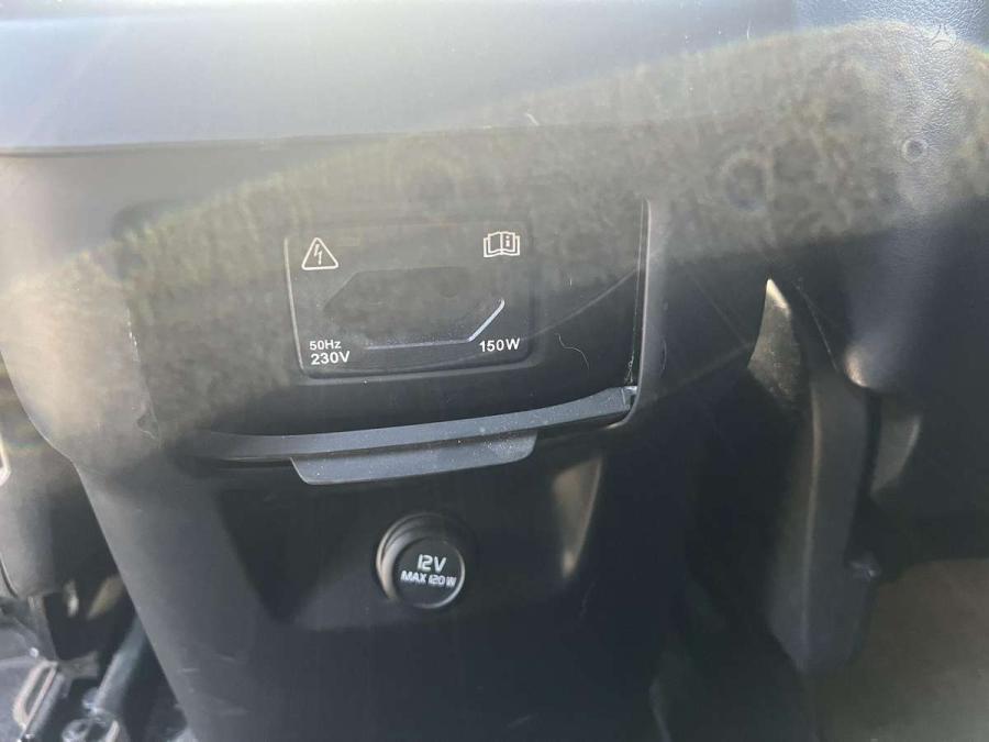 Grey Volvo XC90 2018 in Taurage, with an engine capacity of 1.97 L and mileage of 192 thousand km for 13900 €, photo 12 on AUTOMOTO.COM.LV