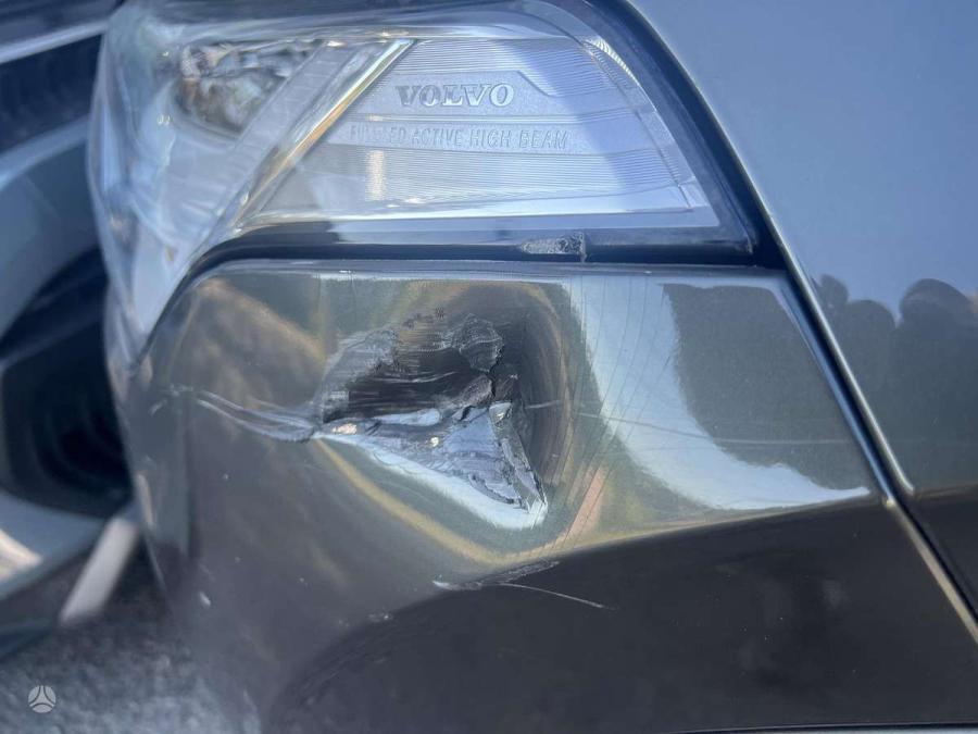 Grey Volvo XC90 2018 in Taurage, with an engine capacity of 1.97 L and mileage of 192 thousand km for 13900 €, photo 18 on AUTOMOTO.COM.LV