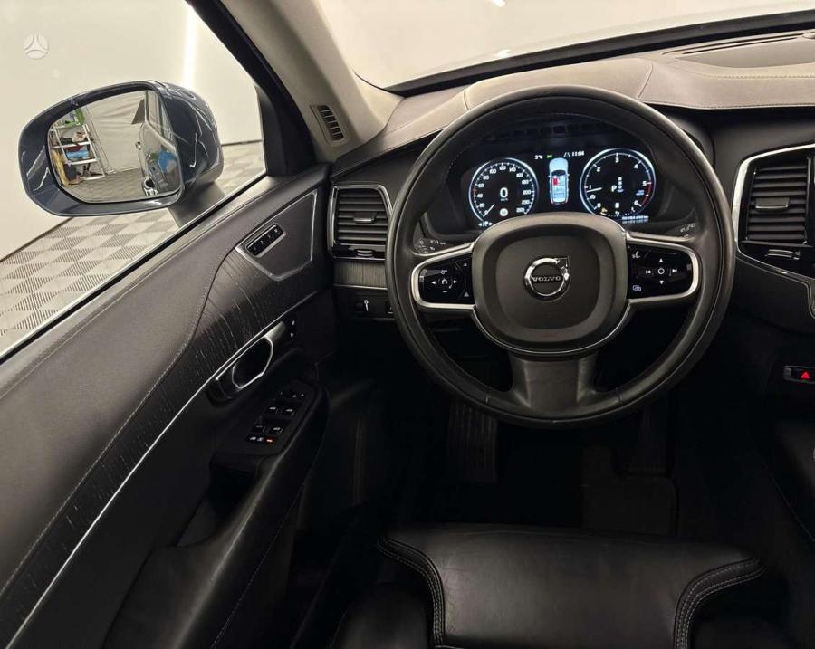 Grey Volvo XC90 2019 in Marijampole, with an engine capacity of 1.97 L and mileage of 264 thousand km for 24850 €, photo 5 on AUTOMOTO.COM.LV