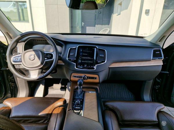 Grey Volvo XC90 2019 in Riga, with an engine capacity of 1.97 L and mileage of 173 thousand km for 30000 €, photo 9 on AUTOMOTO.COM.LV