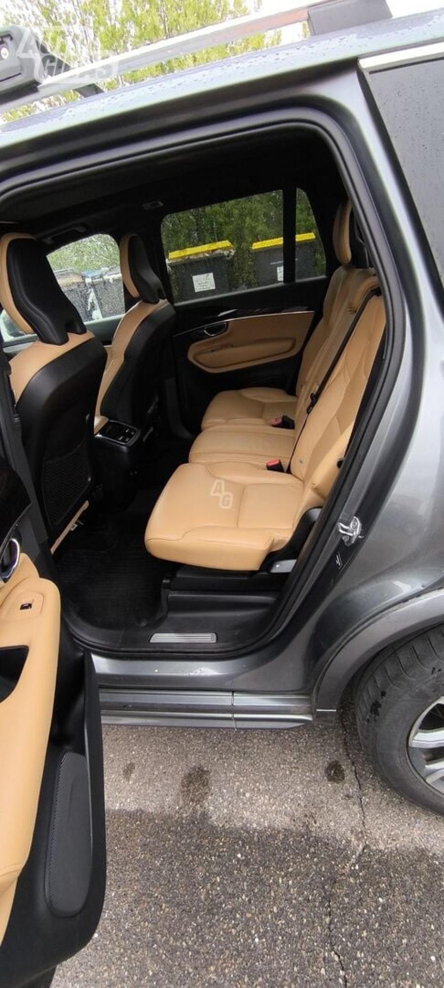 Grey Volvo XC90 2019 in Klaipeda, with an engine capacity of 2.00 L and mileage of 160 thousand km for 23500 €, photo 8 on AUTOMOTO.COM.LV