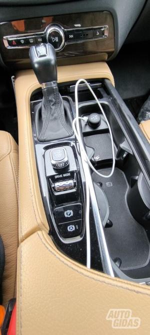 Grey Volvo XC90 2019 in Klaipeda, with an engine capacity of 2.00 L and mileage of 160 thousand km for 23500 €, photo 20 on AUTOMOTO.COM.LV