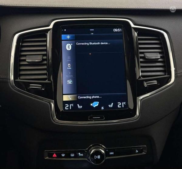 Grey Volvo XC90 2019 in Marijampole, with an engine capacity of 1.97 L and mileage of 90 thousand km for 34750 €, photo 8 on AUTOMOTO.COM.LV
