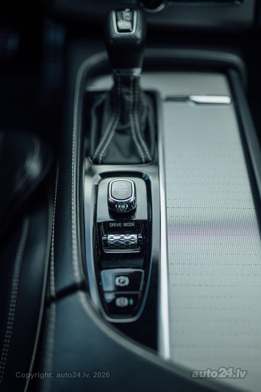 Pelēks Volvo XC90 2019 Rakvere, ar dzinēja tilpumu 2.00 L un nobraukumu 144 tūkst. km par 34990 €, foto 12 vietnē AUTOMOTO.COM.LV