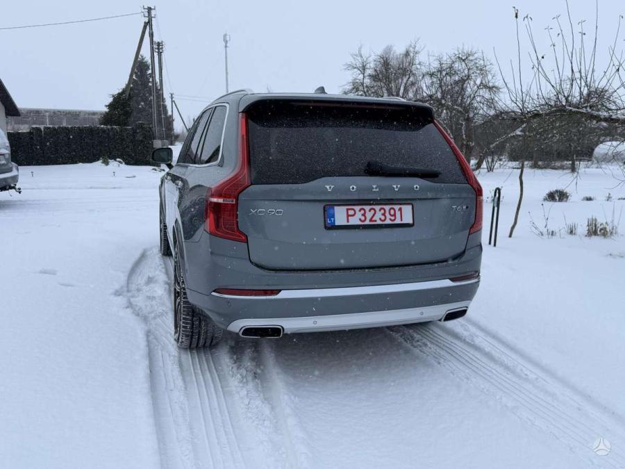 Grey Volvo XC90 2020 in Sakiai, with an engine capacity of 1.97 L and mileage of 202 thousand km for 29999 €, photo 3 on AUTOMOTO.COM.LV