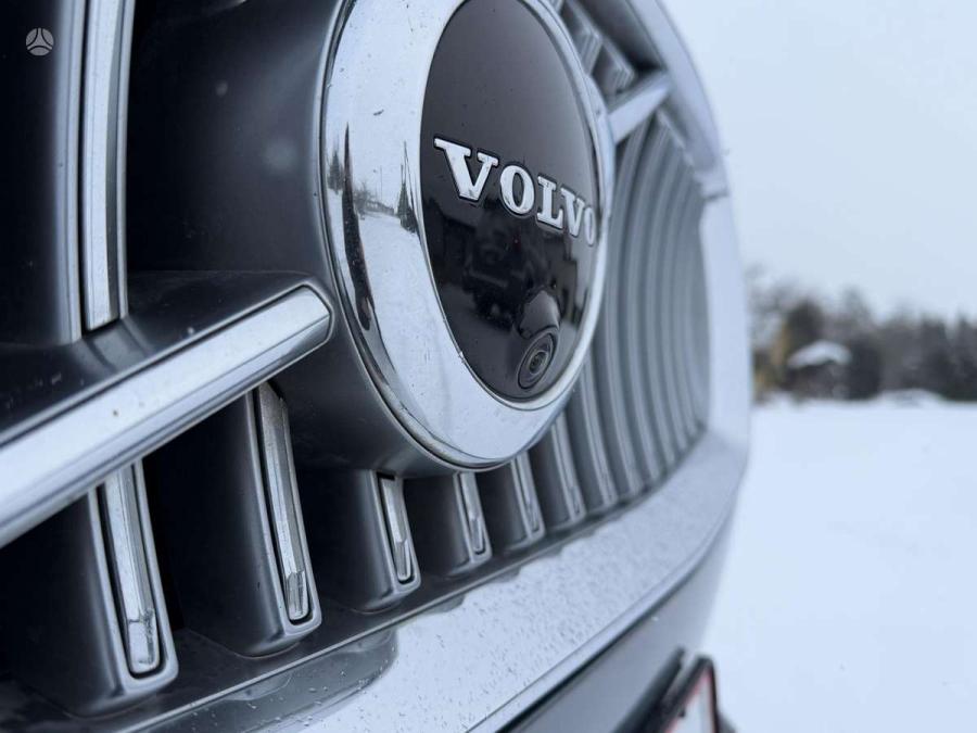 Grey Volvo XC90 2020 in Sakiai, with an engine capacity of 1.97 L and mileage of 202 thousand km for 29999 €, photo 8 on AUTOMOTO.COM.LV