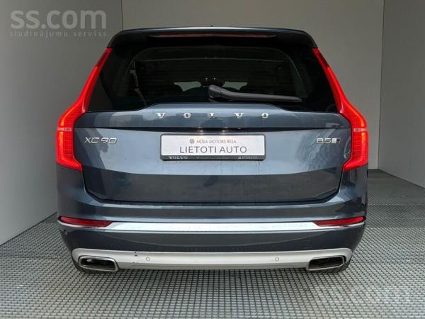 Pelēks Volvo XC90 2020 Rīga, ar dzinēja tilpumu 2.00 L un nobraukumu 132 tūkst. km par 32990 €, foto 4 vietnē AUTOMOTO.COM.LV