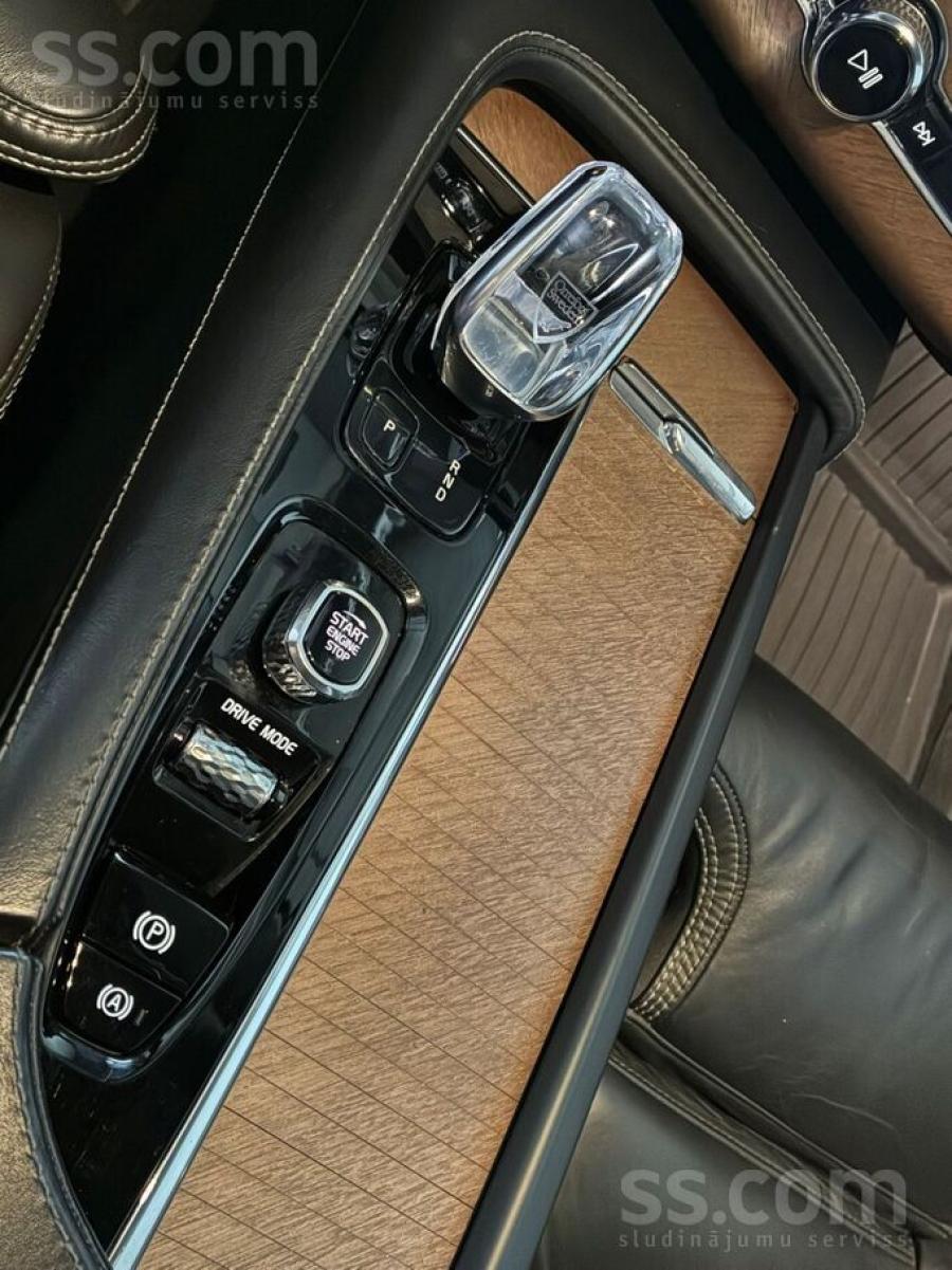 Pelēks Volvo XC90 2020 Rīga, ar dzinēja tilpumu 2.00 L un nobraukumu 132 tūkst. km par 32990 €, foto 13 vietnē AUTOMOTO.COM.LV