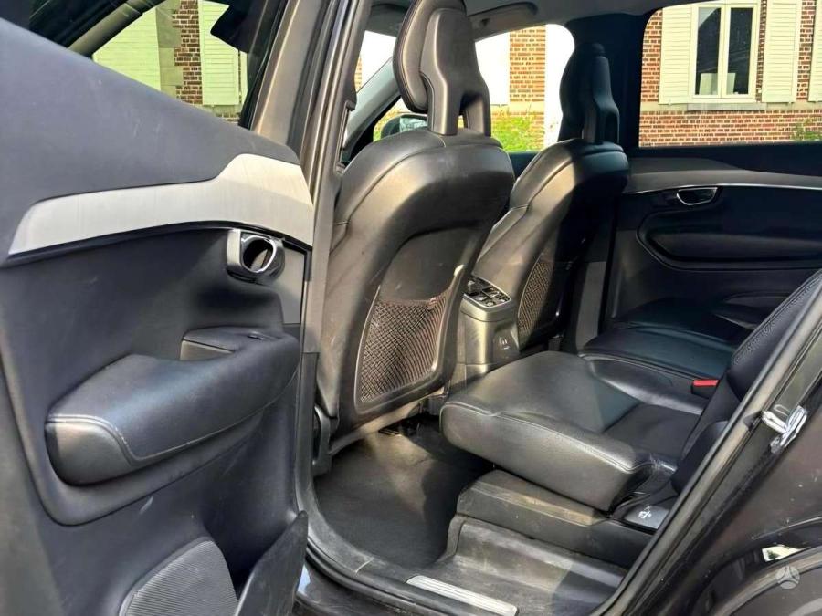 Grey Volvo XC90 2020 in Taurage, with an engine capacity of 1.97 L and mileage of 238 thousand km for 25000 €, photo 10 on AUTOMOTO.COM.LV