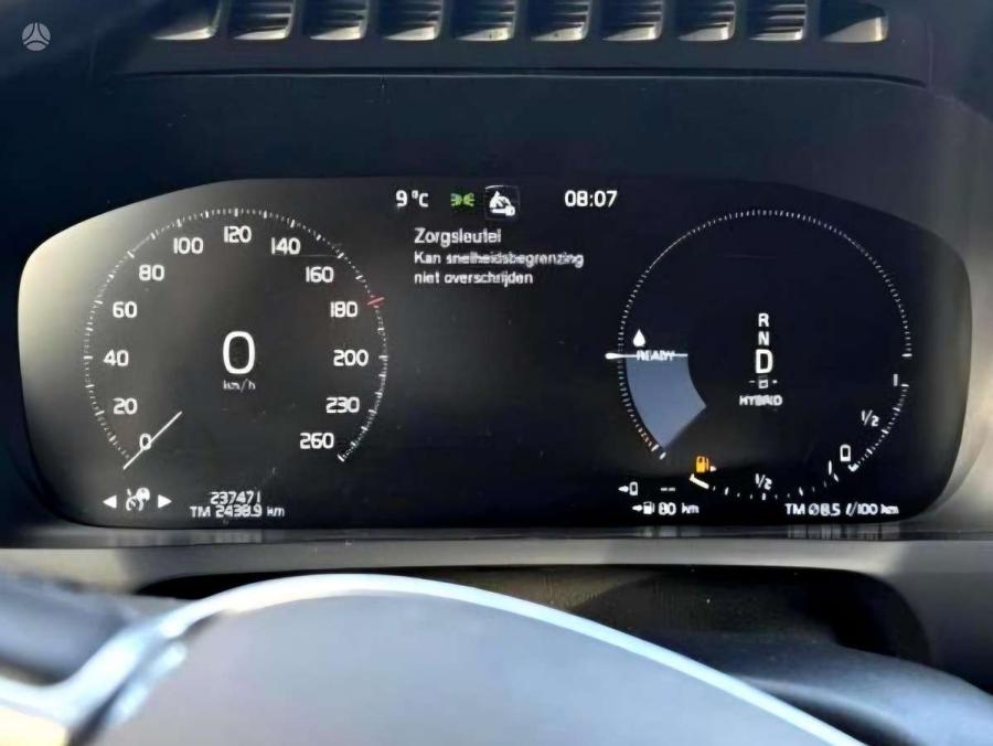 Grey Volvo XC90 2020 in Taurage, with an engine capacity of 1.97 L and mileage of 238 thousand km for 25000 €, photo 13 on AUTOMOTO.COM.LV