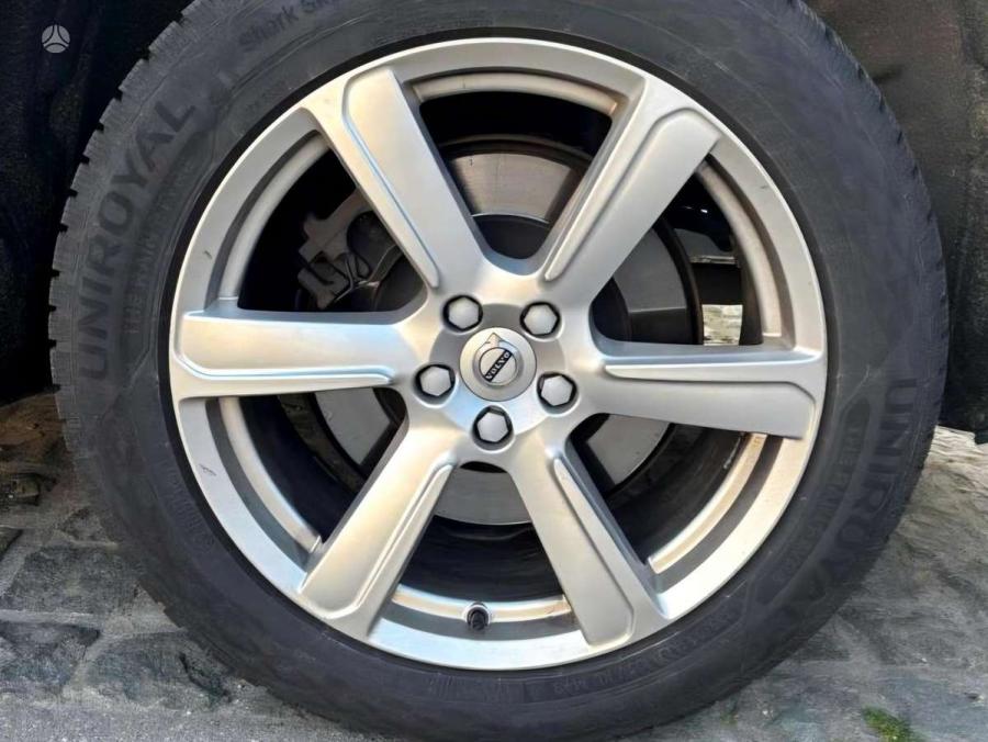 Grey Volvo XC90 2020 in Taurage, with an engine capacity of 1.97 L and mileage of 238 thousand km for 25000 €, photo 15 on AUTOMOTO.COM.LV