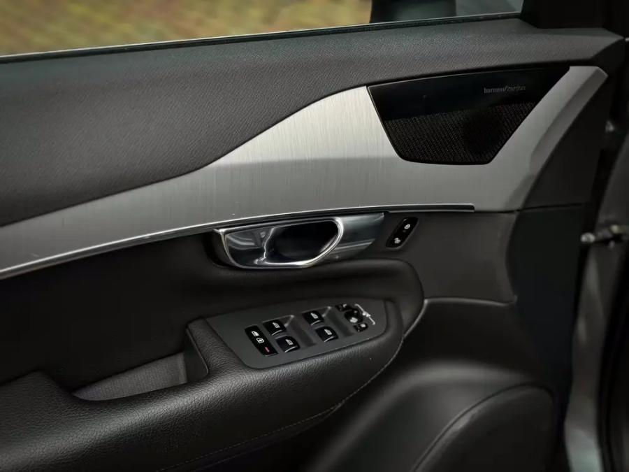 Pelēks Volvo XC90 2020 Rīga, ar dzinēja tilpumu 2.00 L un nobraukumu 98 tūkst. km par 23900 €, foto 12 vietnē AUTOMOTO.COM.LV