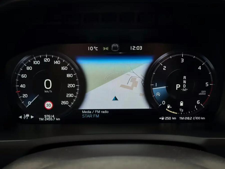 Pelēks Volvo XC90 2020 Rīga, ar dzinēja tilpumu 2.00 L un nobraukumu 98 tūkst. km par 23900 €, foto 14 vietnē AUTOMOTO.COM.LV