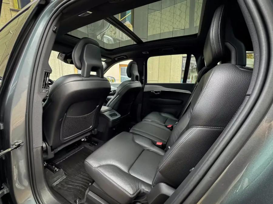 Pelēks Volvo XC90 2020 Rīga, ar dzinēja tilpumu 2.00 L un nobraukumu 98 tūkst. km par 23900 €, foto 16 vietnē AUTOMOTO.COM.LV